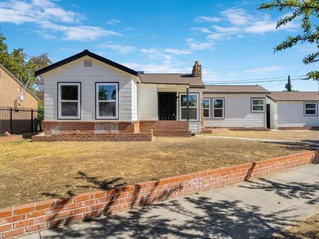 4245 E Ball Ave, Fresno, CA 93702