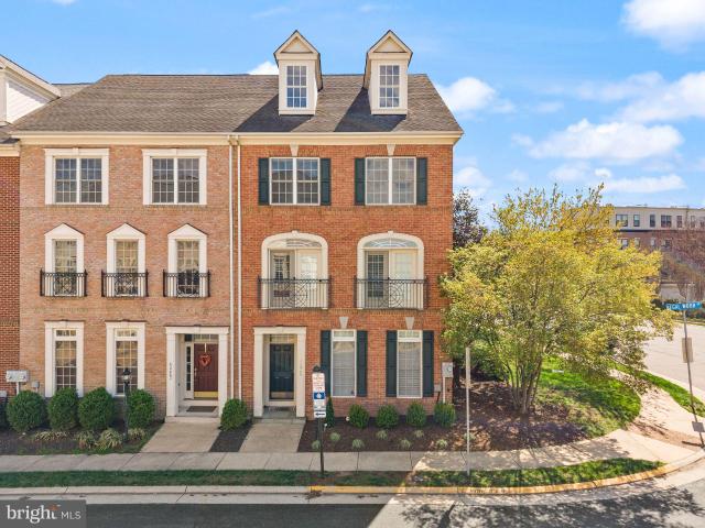 42465 Regal Wood Dr, Brambleton, VA 20148 | MLS #VALO2125 | Compass