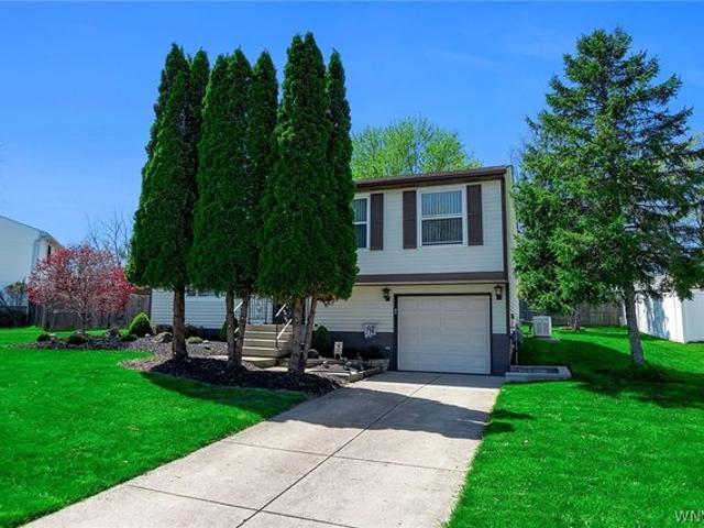 4246 Mistymeadow Ln, Hamburg, NY 14075