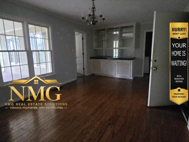 4247 E Ridge Dr, 4 beds, 2 full and 1 half baths