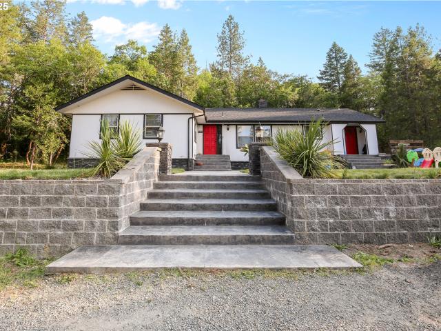 4247 redwood hwy