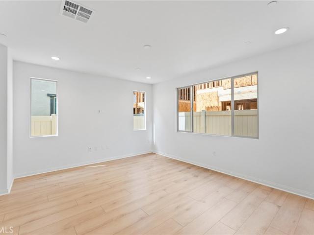 4248 East Flutter Privado