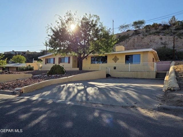 4249 Canterbury Dr, El Paso, TX 79902