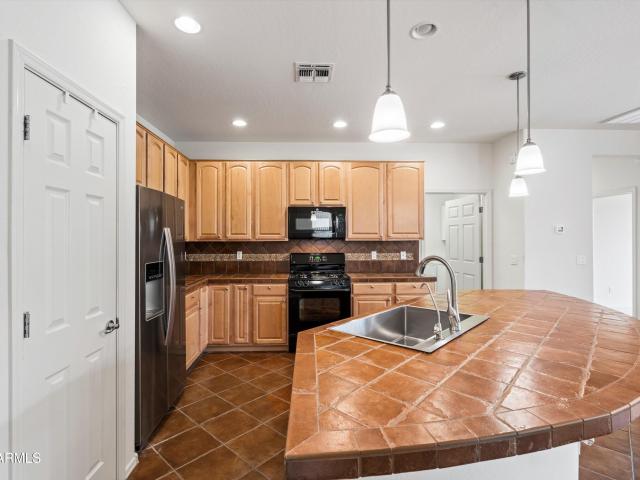 42406 w falling star drive
