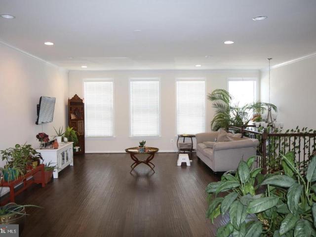 42409 Dogwood Square