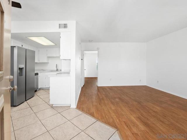 4240 Menlo 19
