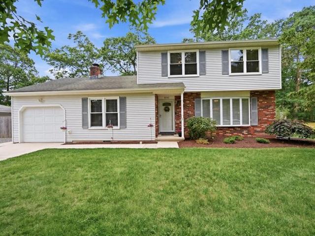 4240 Fairway Dr, Mays Landing, NJ 08330