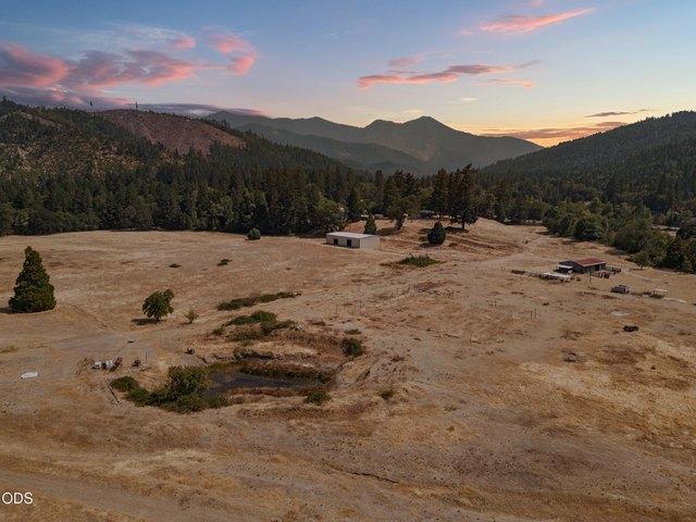 4240 Lake Shore Dr, Selma, OR 97538