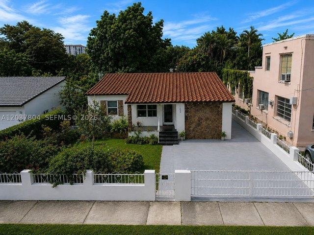 4240 SW 14th St, Miami, FL 33134