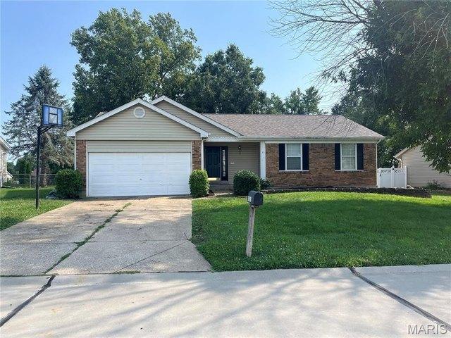 4241 Golden Wheat Dr, Saint Charles, MO 63304
