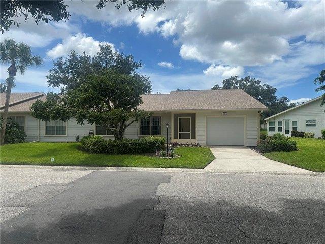 4242 Oakhurst Cir E, Sarasota, FL 34233