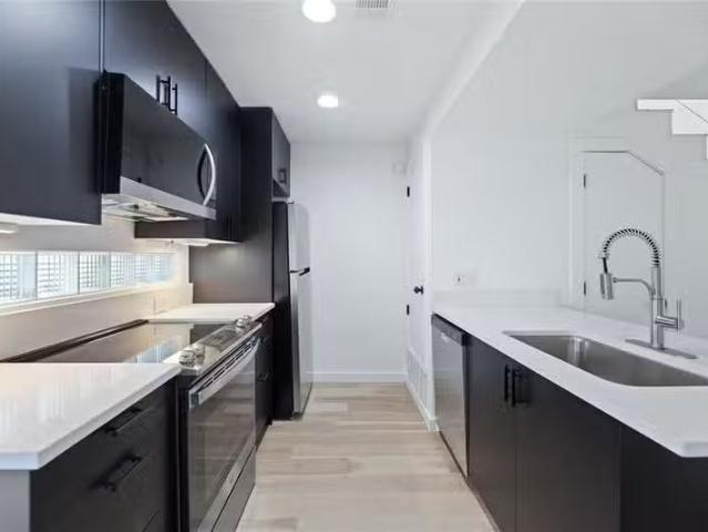 4242 Buena Vista St #2, Dallas, TX 75205