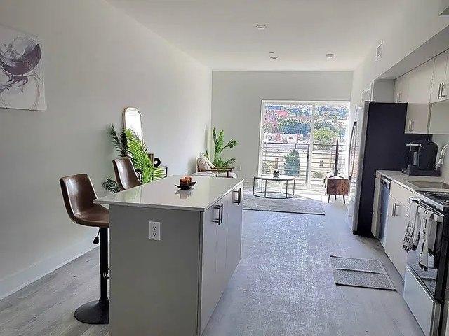 4242 Crenshaw Blvd, Los Angeles, CA 90008
