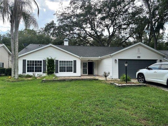 4242 Leafway Cir, Leesburg, FL 34748