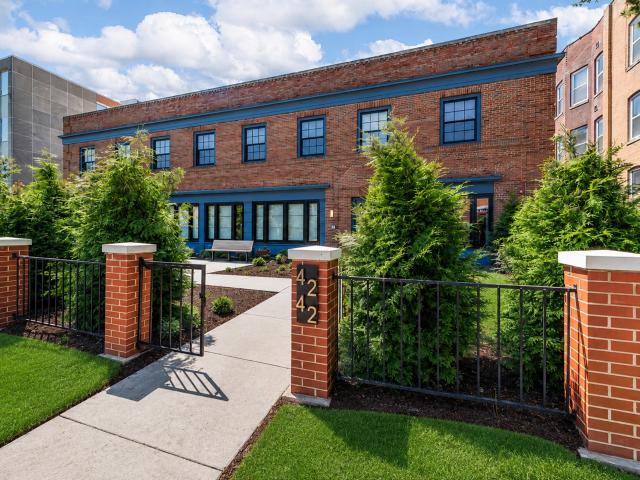 4242 Lindell
