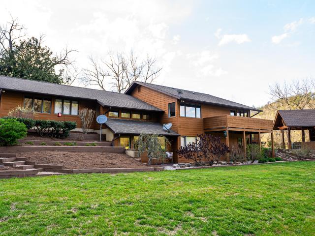 4242 Pearl Valley Rd