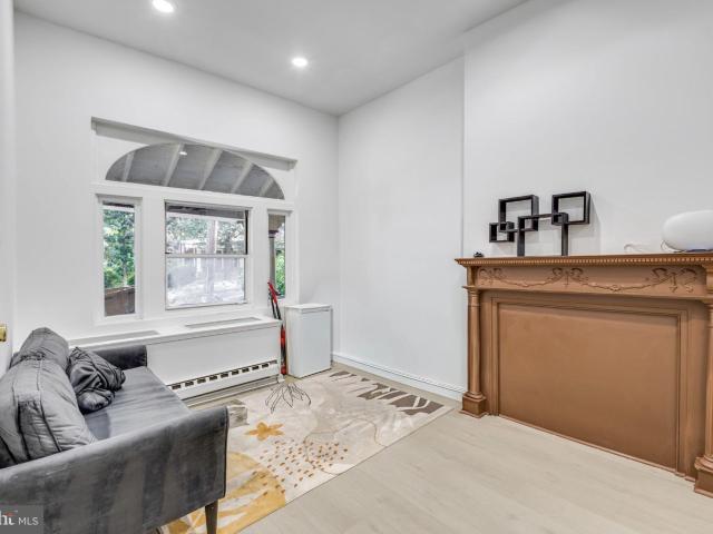 4242 Pine St #1A