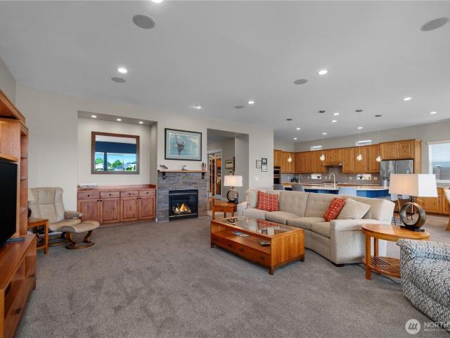 4242 Vashon Drive NE