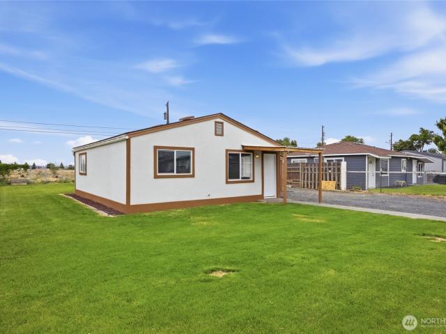 4243 NE Lincoln Drive