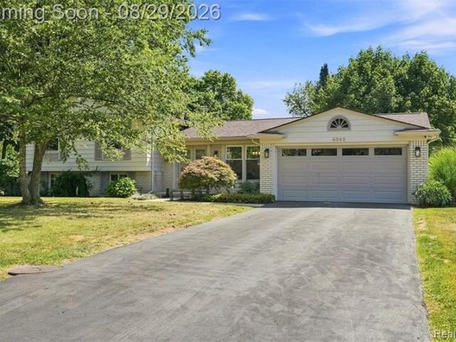 4243 Iverness Ln, West Bloomfield Township, MI 48323