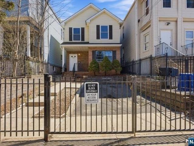 424 15th St, Newark, NJ 07103