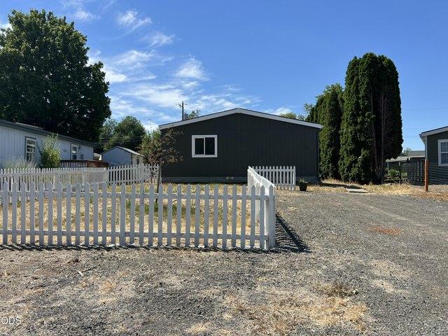 424 4th St, Metolius, OR 97741