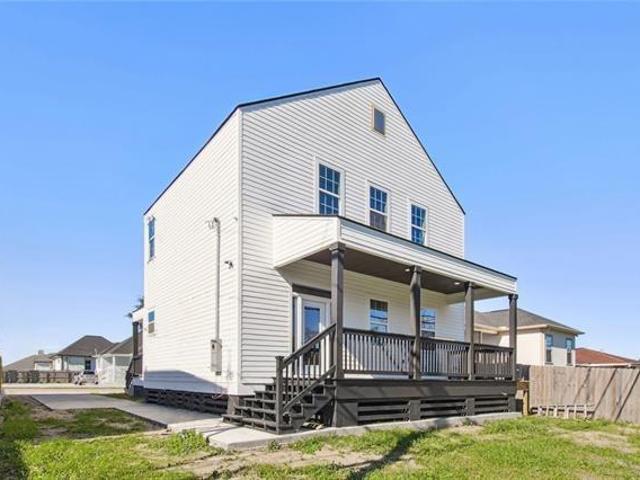 424 Cougar Dr, Arabi, LA 70032 | MLS #2559