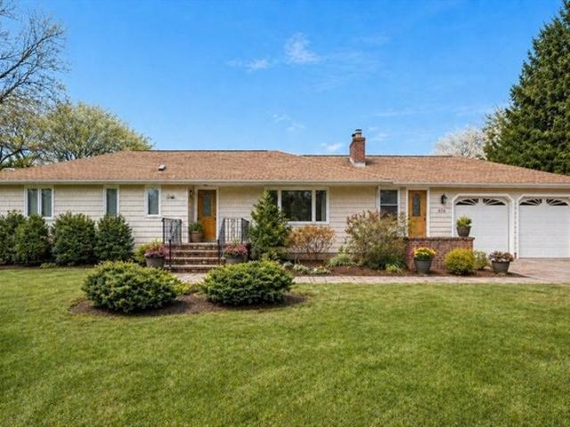 424 Central St, Holliston, MA 01746
