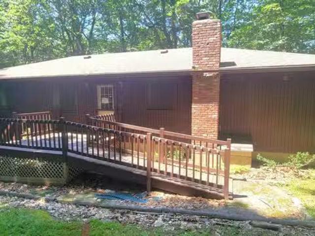 424 BAYBERRY DR, THOMASTON, CT 06787 Single Family Residence F.