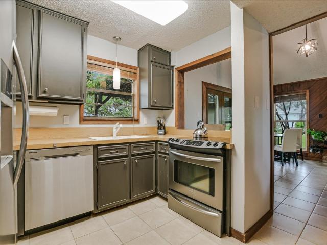 424 Bedford Dr