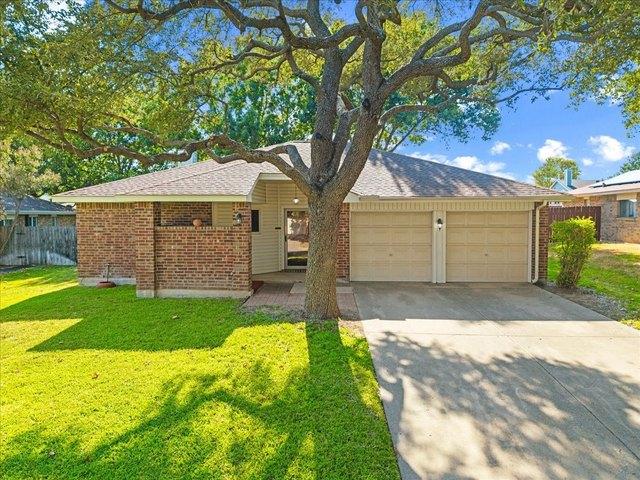 424 Grand Meadow Dr, Fort Worth, TX 76108