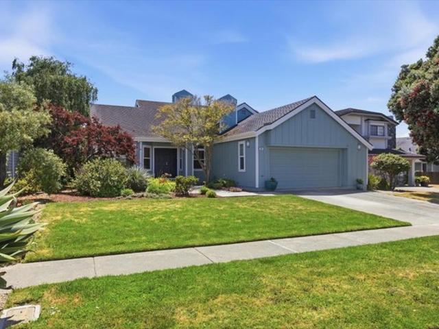 424 Greenbrier Rd, Half Moon Bay, CA 94019