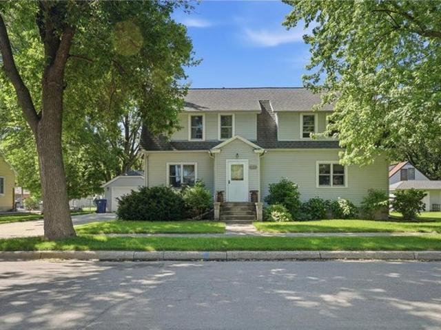 424 E 11th St, Gibbon, MN 55335