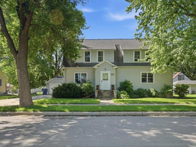 424 E 11th St, Gibbon, MN 55335