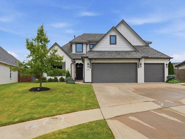 424 E 126th St S, Jenks, OK 74037
