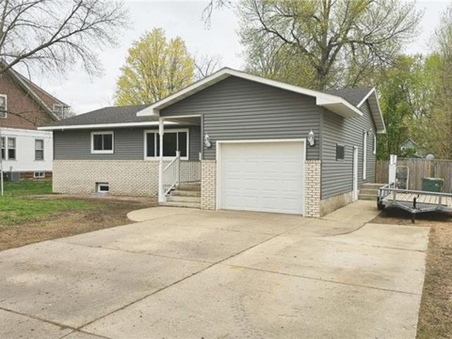 424 E 2nd St, Litchfield, MN 55355