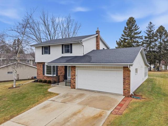 424 E Norport Dr, Port Washington, WI 53074