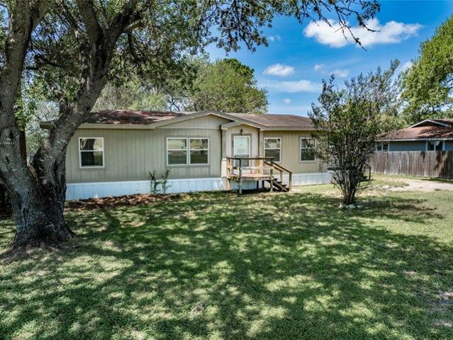 424 Ellinger Rd, La Grange, TX 78945