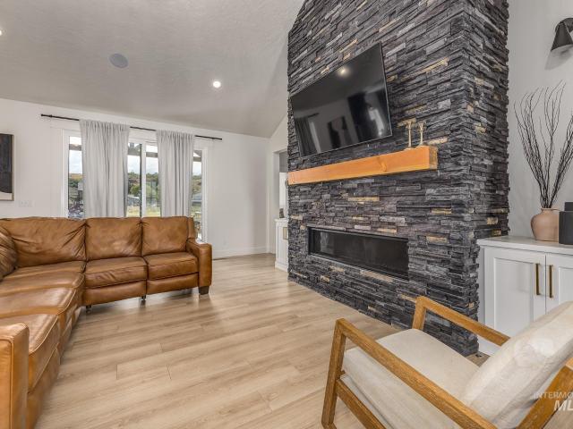 424 Foothill Drive