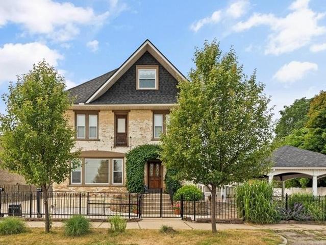 424 Huron St, South Haven, MI 49090