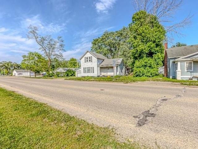424 Main St, Moweaqua, IL 62550