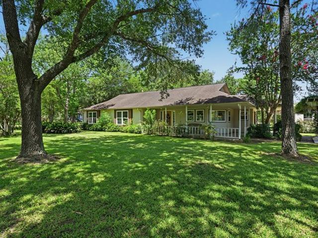 424 Middleton St, Bacliff, TX 77518