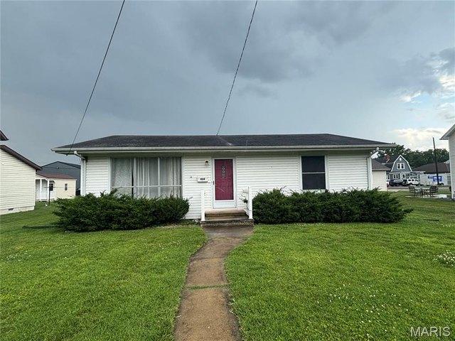 424 N 5th St, Breese, IL 62230