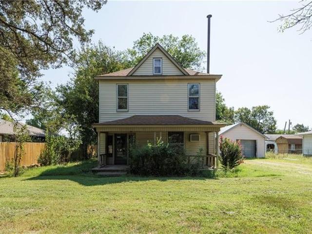 424 N 14th St, Fredonia, KS 66736