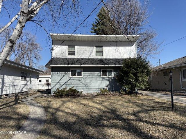 424 N 26th St, Grand Forks, ND 58203
