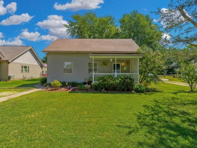 424 N Main St, Belle Plaine, KS 67013