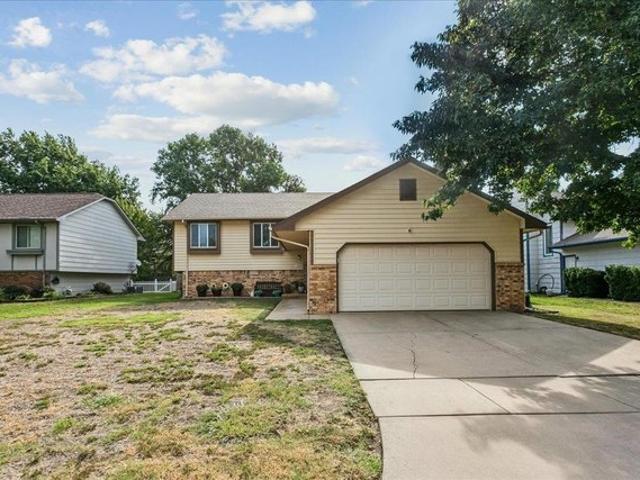 424 N Pine Grove Cir, Wichita, KS 67212
