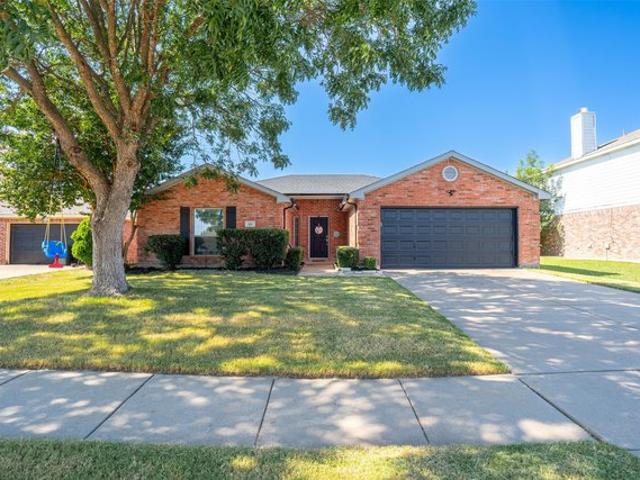 424 NE Murphy Rd, Burleson, TX 76028