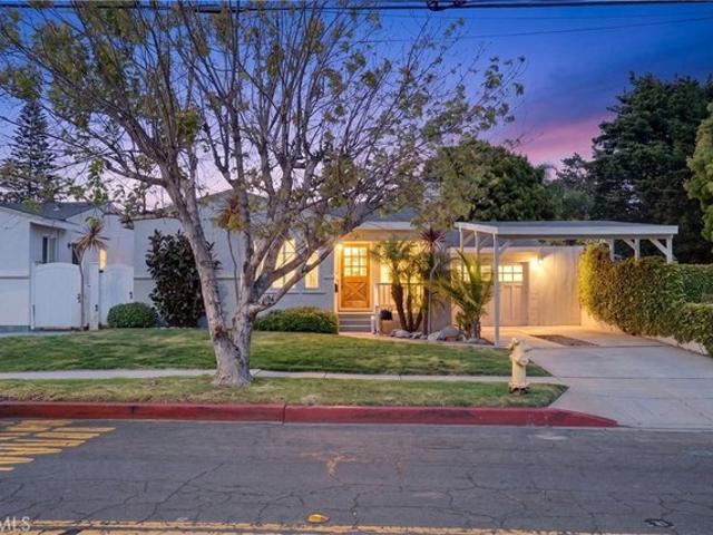 424 S Meadows Ave, Manhattan Beach, CA 90266