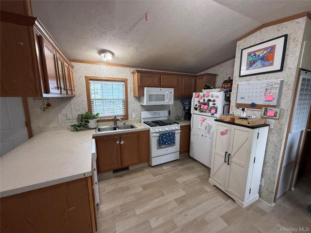 424 Sand Gate Dr, New Windsor, NY 12553 | MLS #986257 | Compass